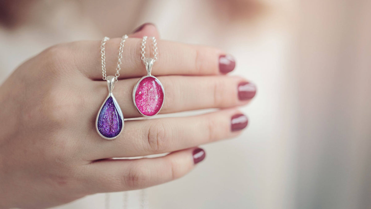 The history behind Memorial Jewellery – Hand on Heart Jewellery