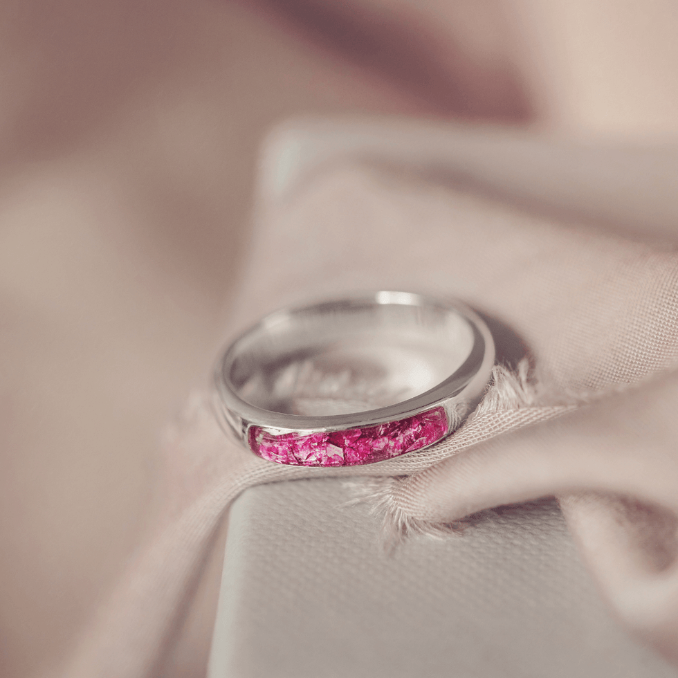 Womens Cremation Ashes Ring Band – Hand on Heart Jewellery